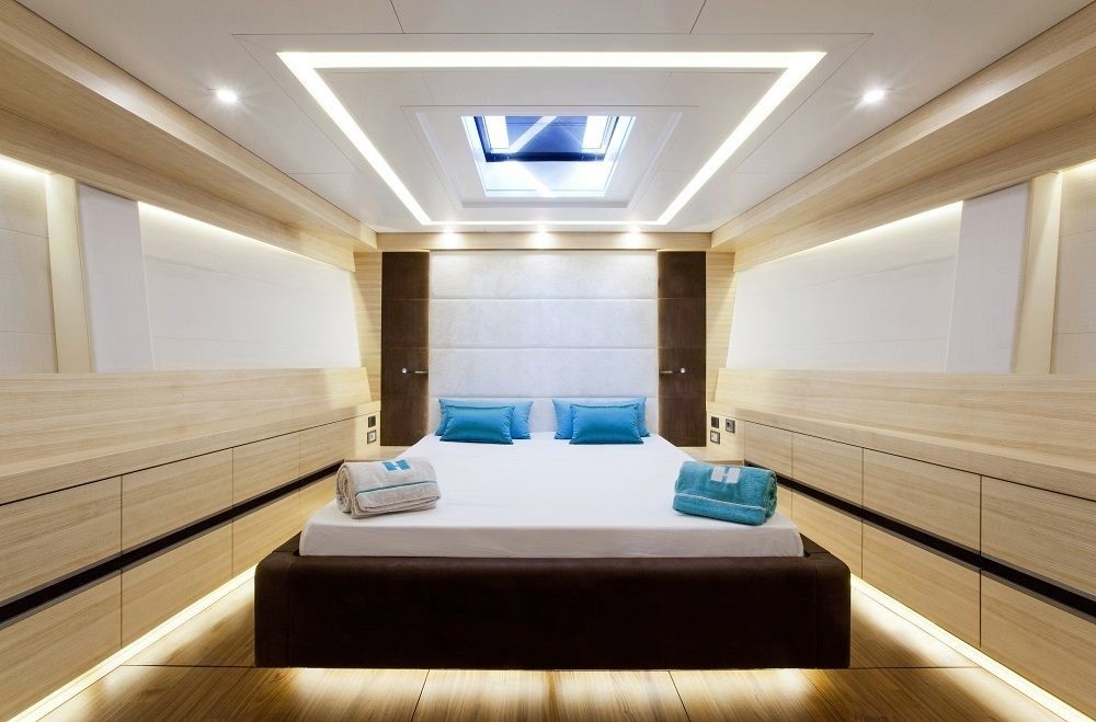 Yacht Hamilton II, CNB Bordeaux | CHARTERWORLD Luxury Superyacht Charters